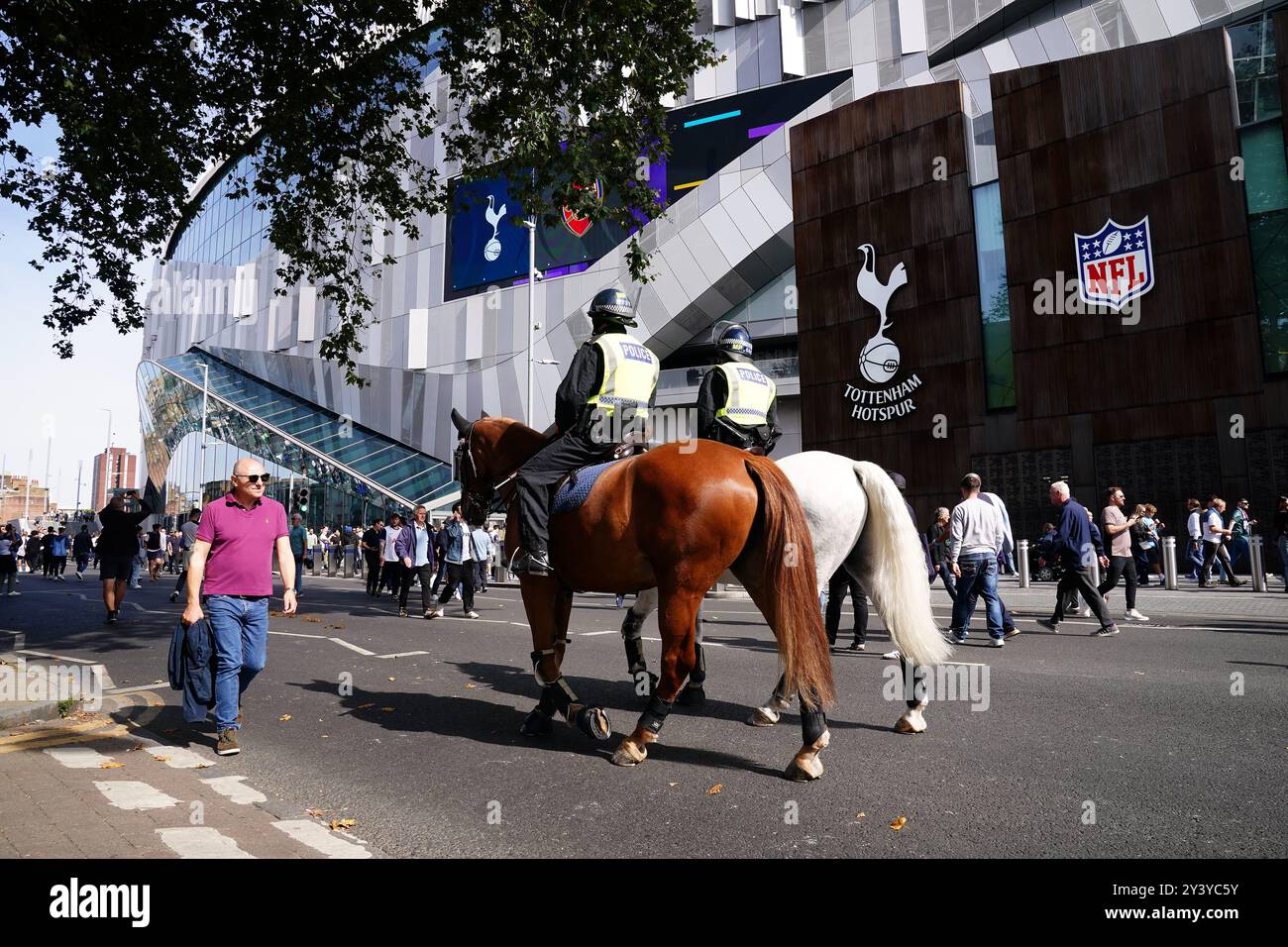 Football police horse horses mounted police spurs hi-res stock ...