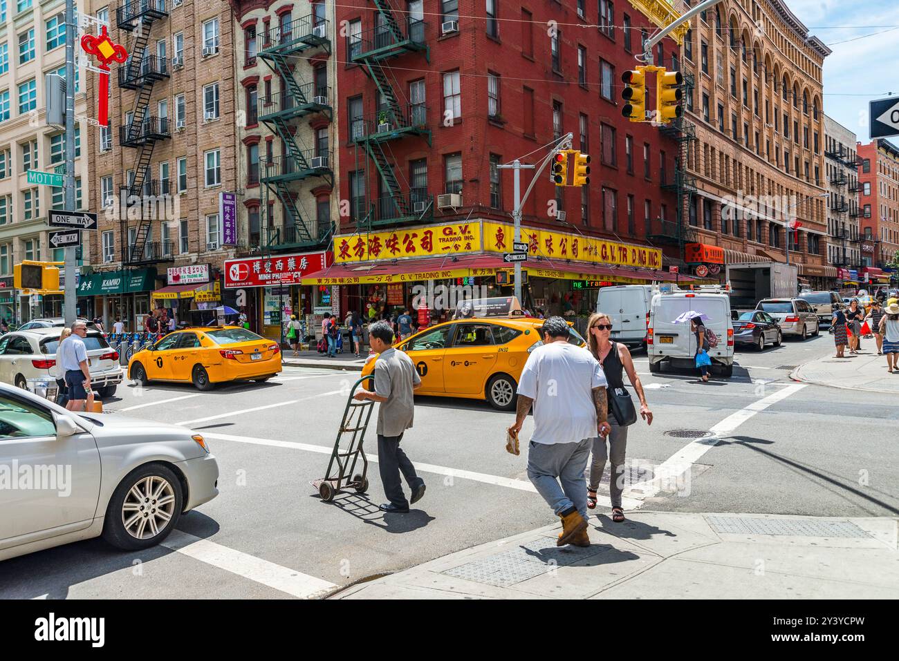 Chinatown markets shops manhattan hi-res stock photography and images ...