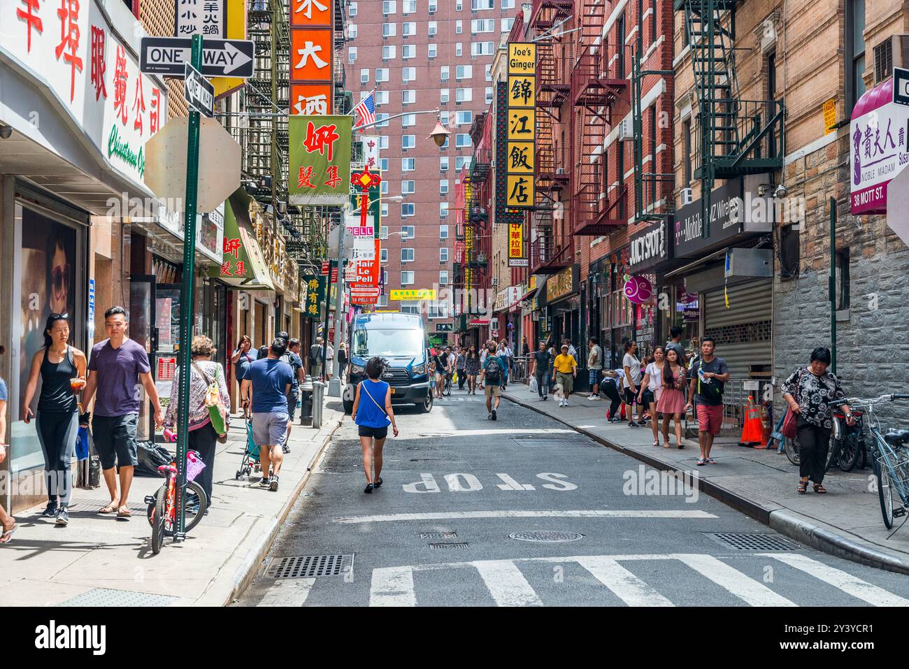Chinatown markets shops manhattan hi-res stock photography and images ...