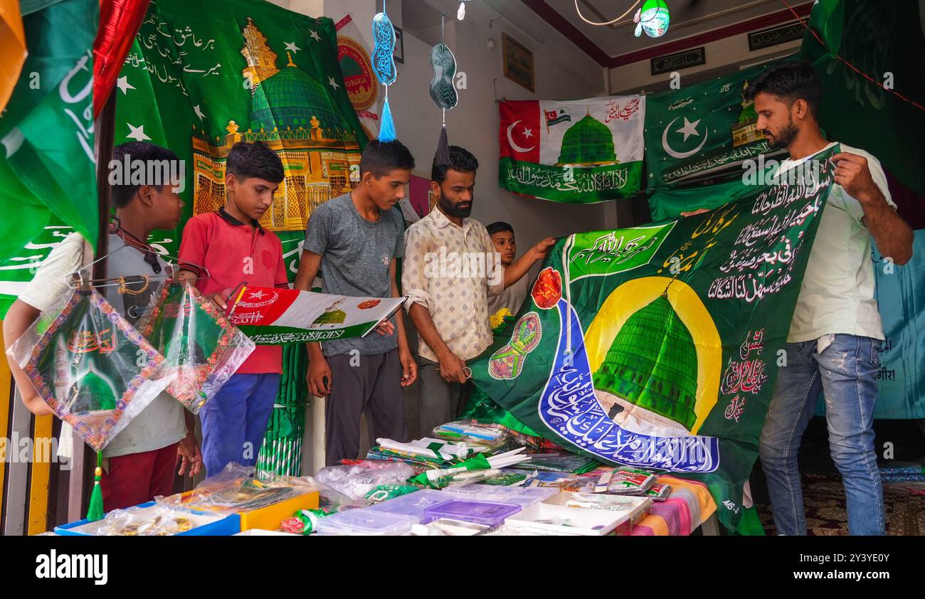 Beawar, Rajasthan, India. 15th Sep, 2024. A vendor sells flags and ...