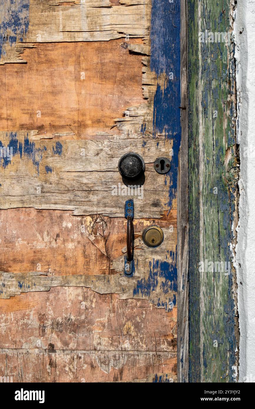 Rotten wooden door Stock Photo - Alamy