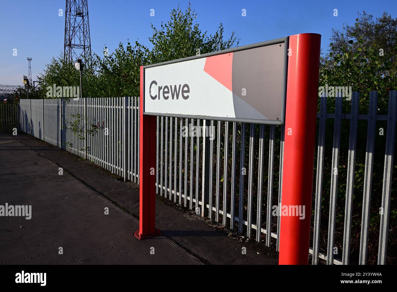 A quiet time on platform 12 at Crewe station early in the morning Stock ...
