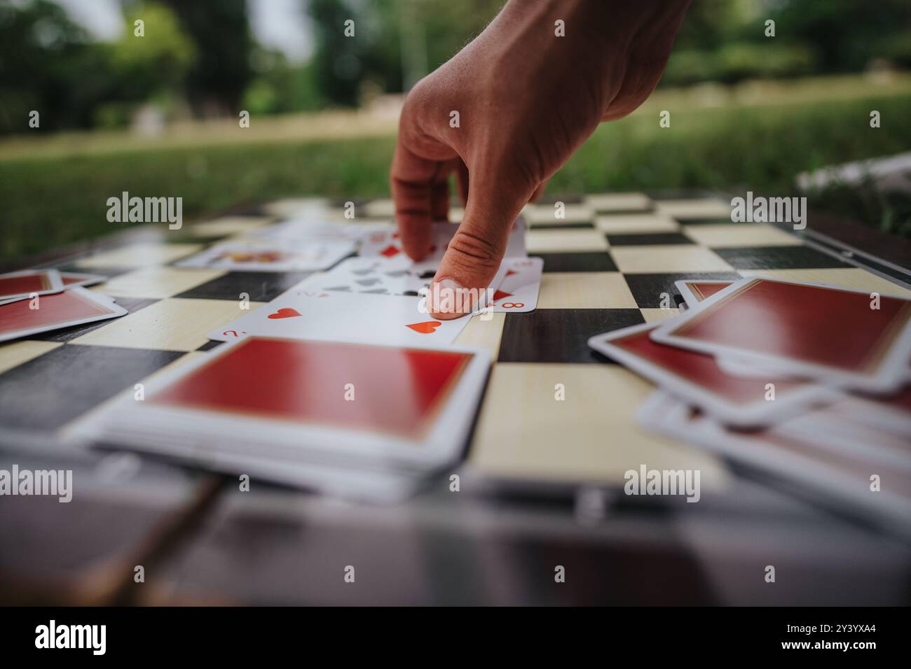 Arranging cards hi-res stock photography and images - Alamy