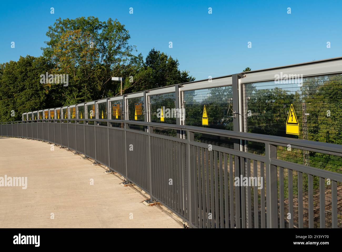 Multiple traffic signs hi-res stock photography and images - Alamy