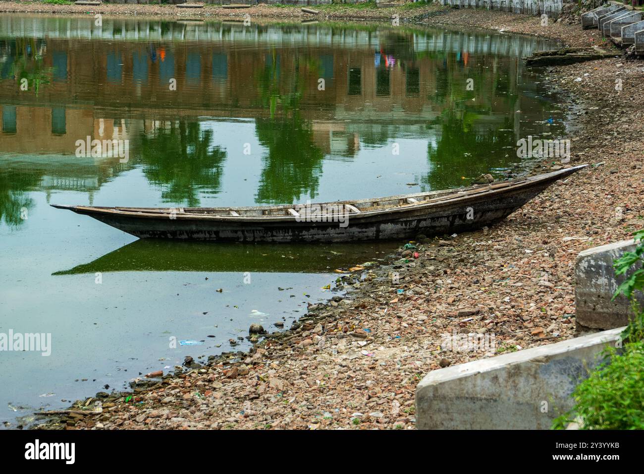 Traditional bengali boat hi-res stock photography and images - Alamy