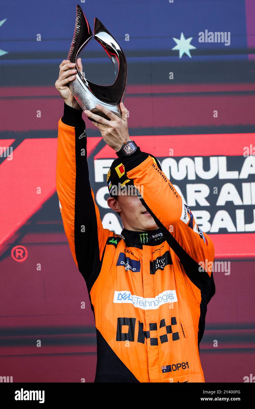 PIASTRI Oscar (aus), McLaren F1 Team MCL38, portrait podium trophy ...