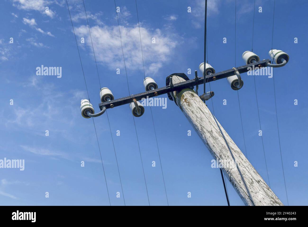 Wooden electricity pylon, electricity pylon with ceramic insulators ...