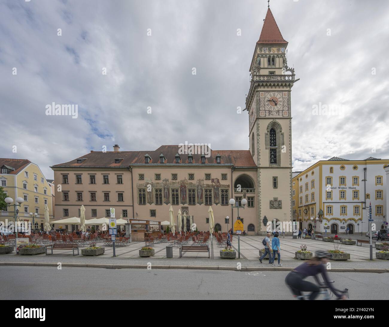 Old Town Hall with the facade frescoes from 1922, the frescoes show Emperor Ludwig the Bavarian ...