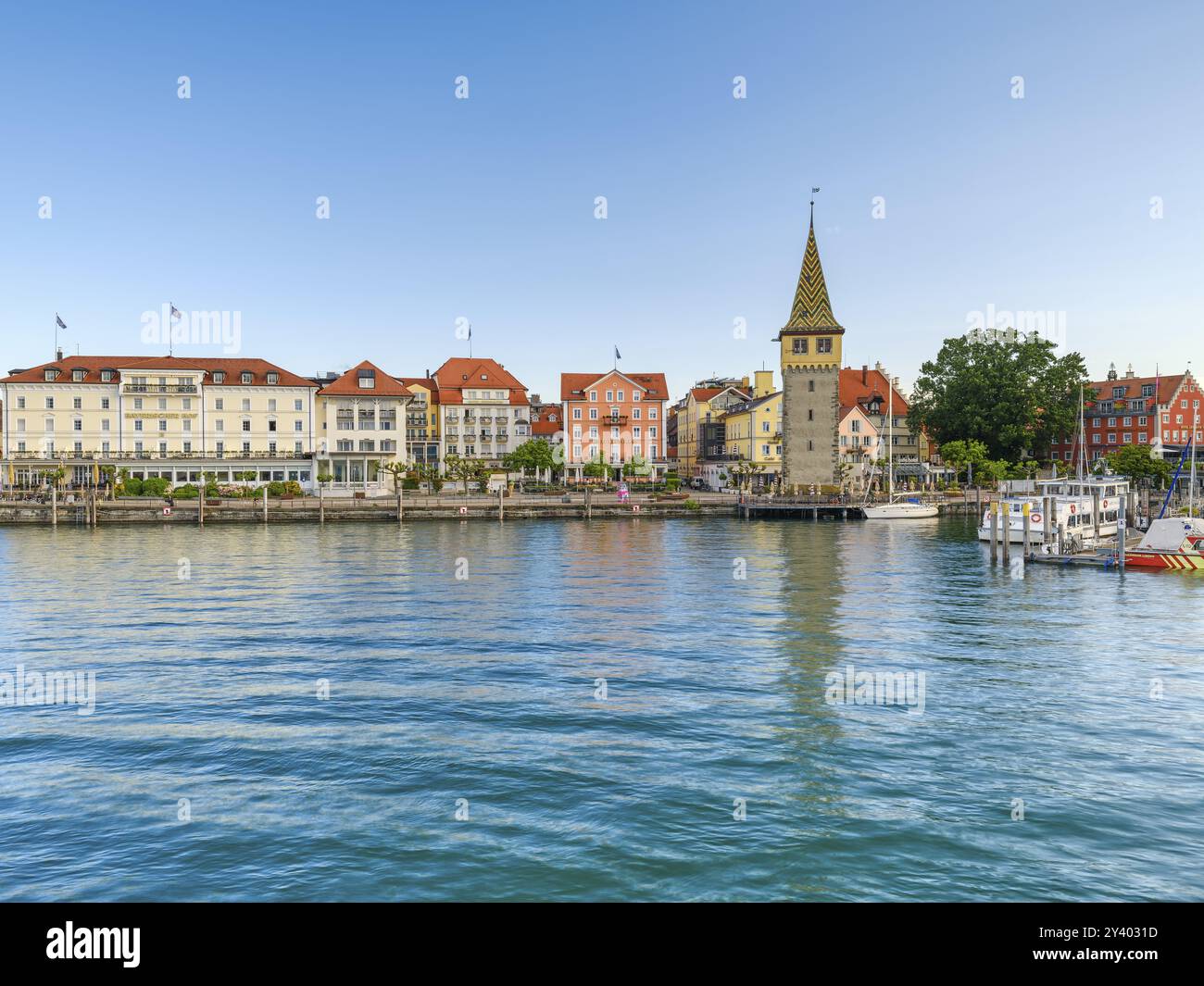 View of the old town centre of the island of Lindau, Mang Tower, Lake ...