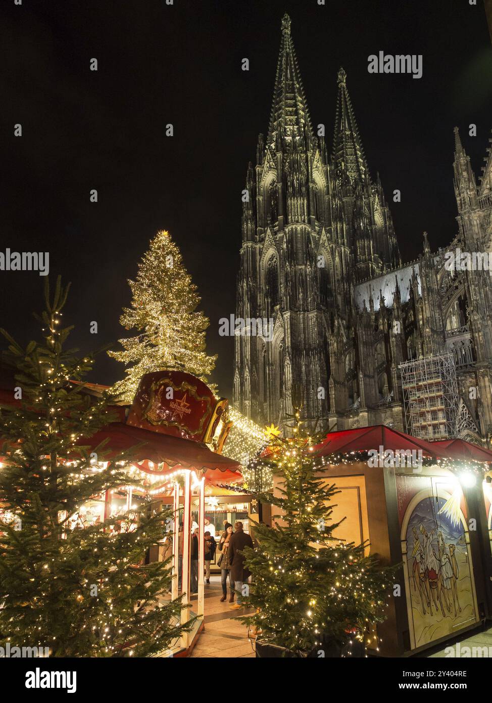 Christmas market at night in front of an impressive, illuminated ...