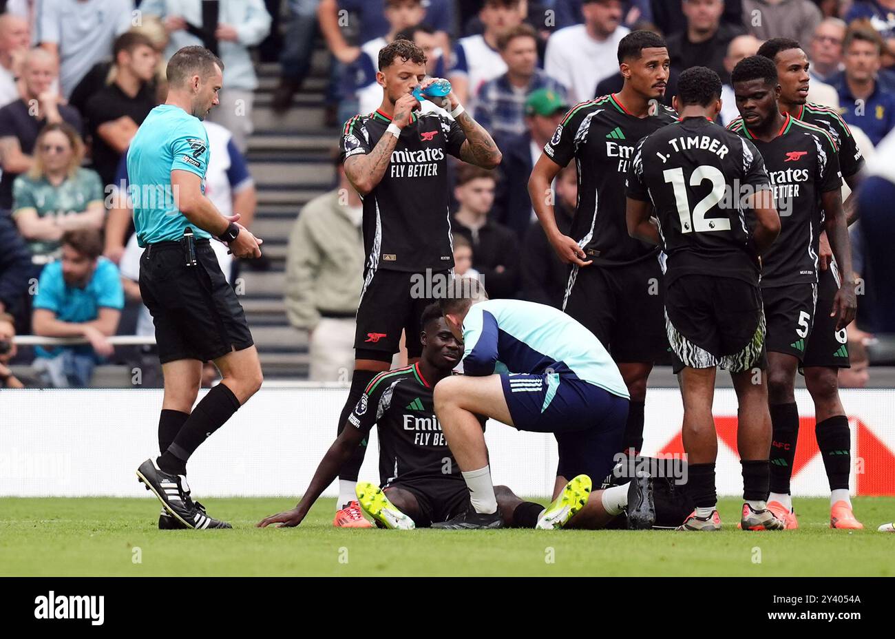 Arsenal's Bukayo Saka picks up an injury during the Premier League ...