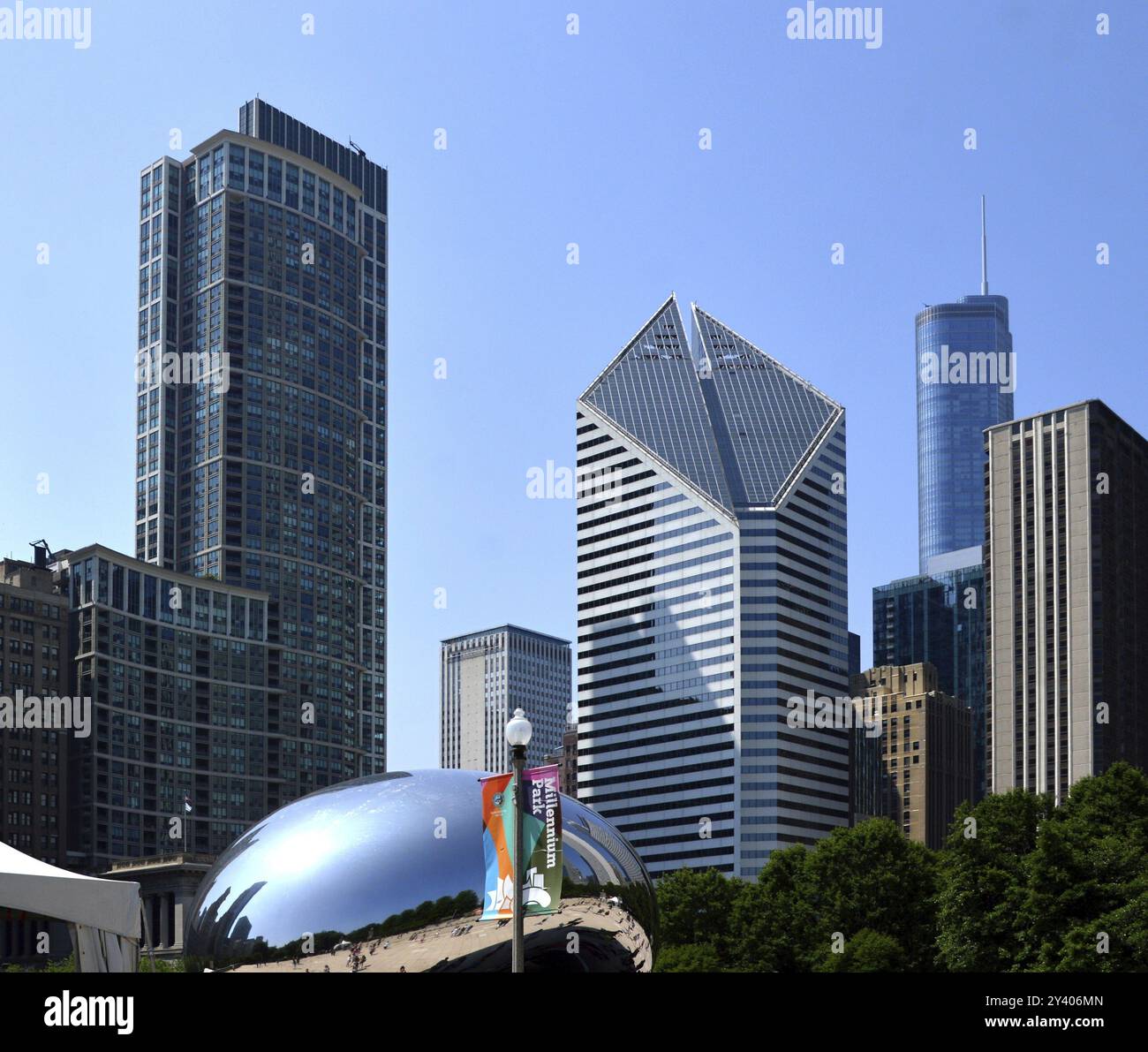 Illinois chicago city skyline overview hi-res stock photography and ...