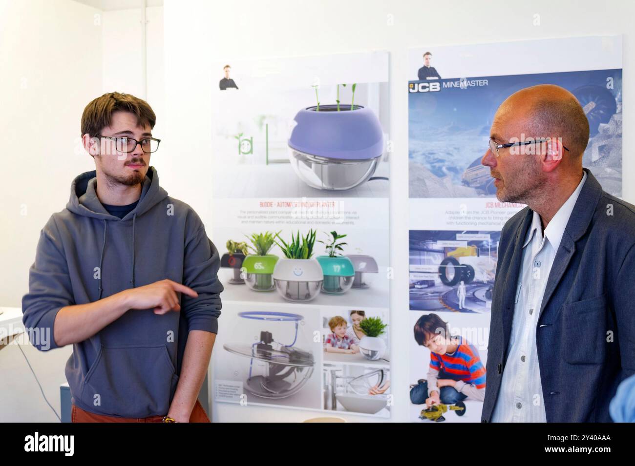 designer wayne hemingway discussing design work with graduates at a ...