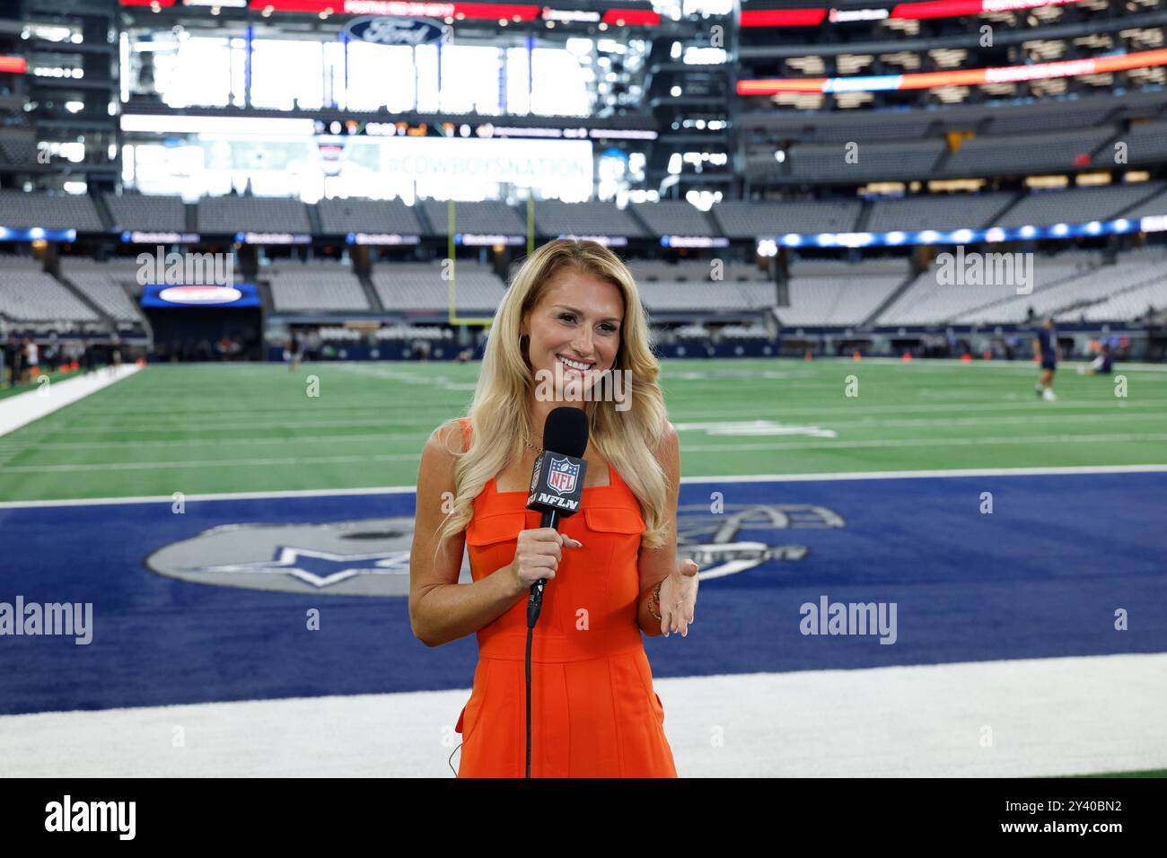 NFL network reporter Jane Slater before the regular season matchup ...