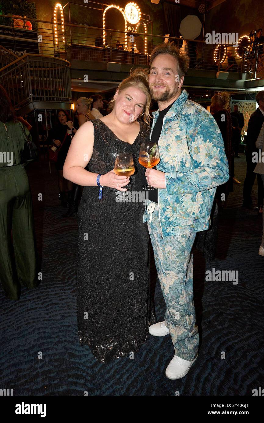 Verleihung Deutscher Schauspielpreis 2024 Gisa Flake mit Freund Knud ...