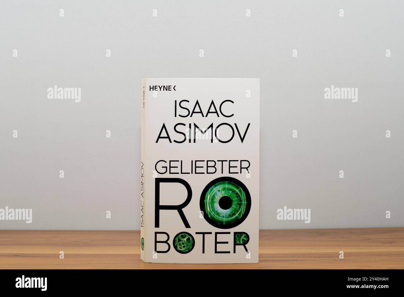 Isaac Asimov-Beloved Robot, German edition Stock Photo - Alamy