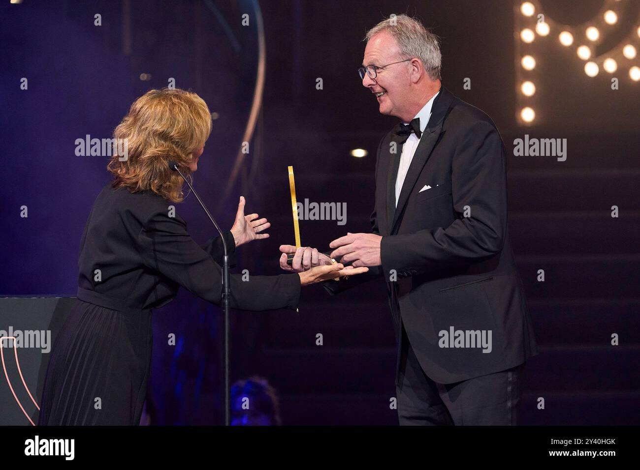 Verleihung Deutscher Schauspielpreis 2024 Helga Trüpel mit Axel Voss bei der Verleihung ...