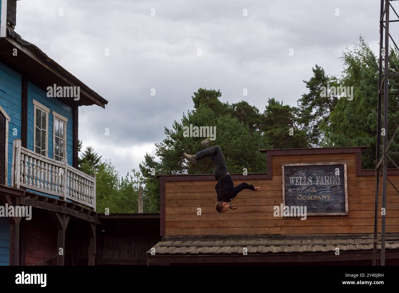 Falling from roof hi-res stock photography and images - Alamy