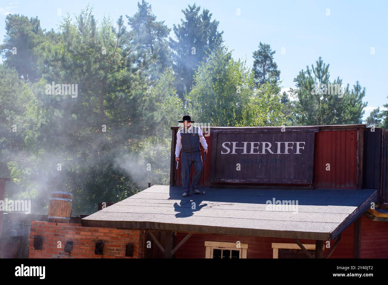 Gun sheriff hi-res stock photography and images - Alamy
