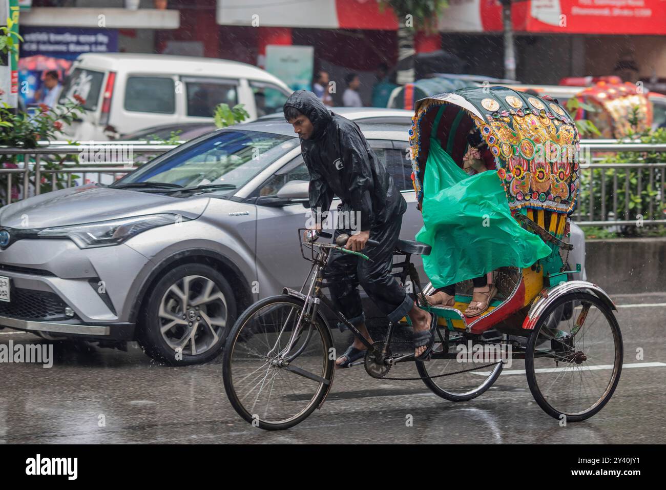 Rickshaw rider dhaka bangladesh hi-res stock photography and images - Alamy