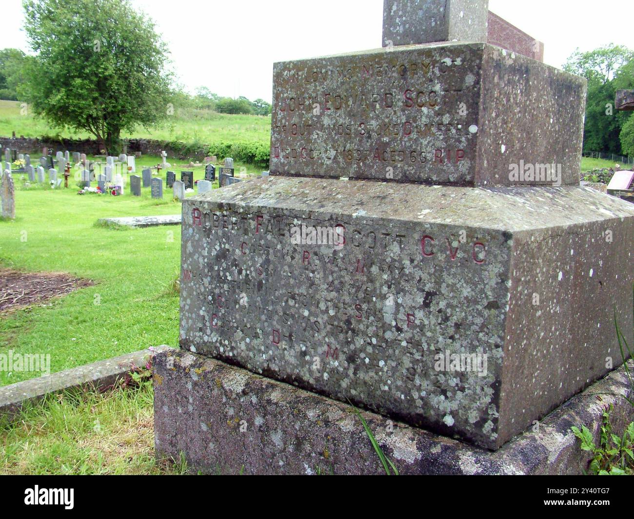 The memorial to Robert Falcon Scott in the graveyard of St Andrews ...