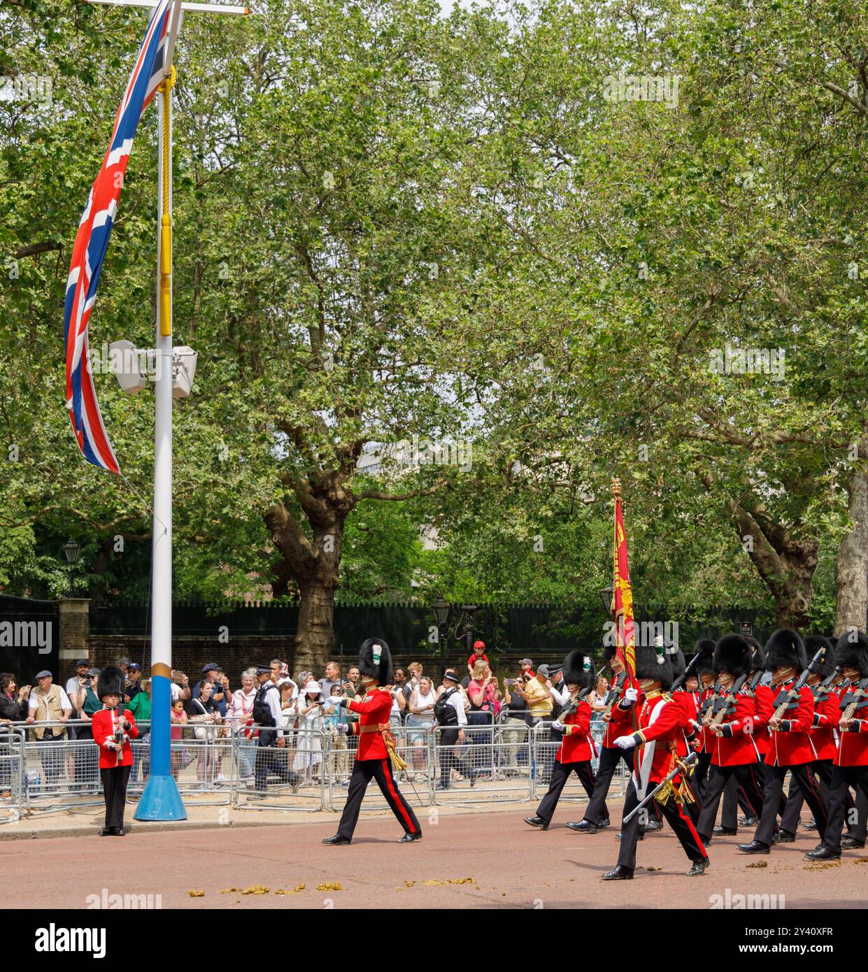 British soldiers marching on the Mall Stock Photo - Alamy