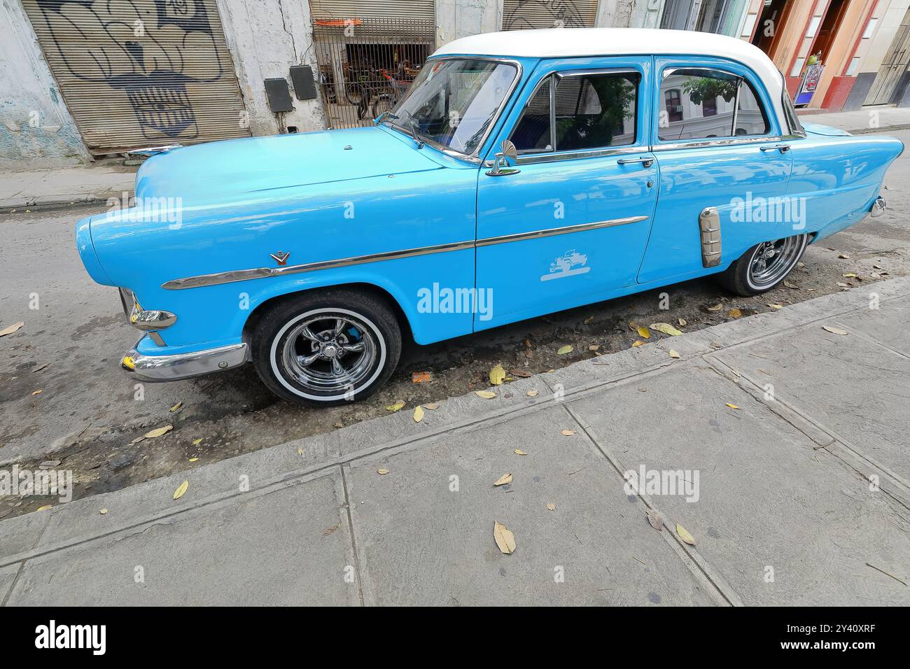 718 Side view, white-roofed blue American classic car -Ford 1952- on ...