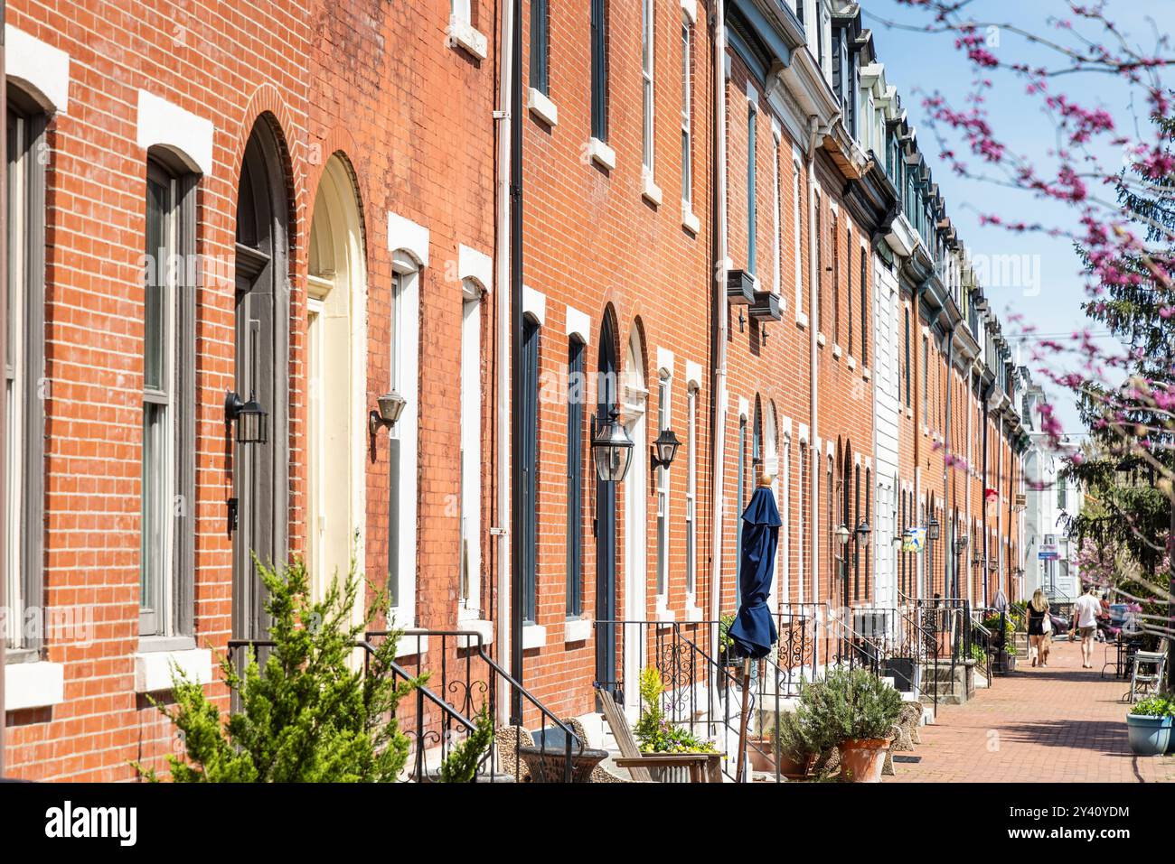 Row Homes on street in Philadelphia , Graduate Hospital/South ...