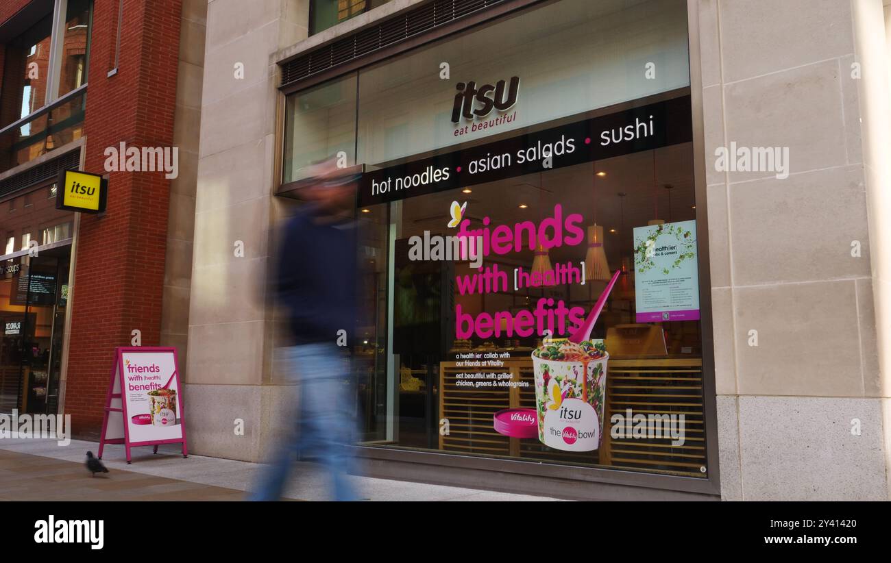 The Itsu store at Paternoster Square, London, next to St Paul's cathedral Stock Photo - Alamy