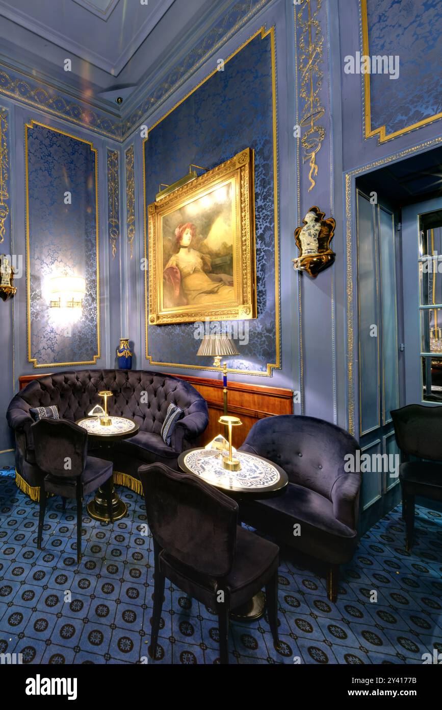 Hotel sacher blaue hi-res stock photography and images - Alamy