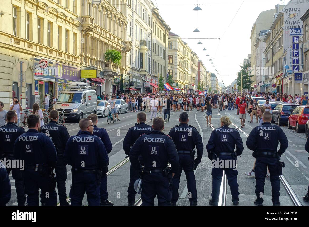 Wien, Fußballfans auf der Ottakringer Straße // Vienna, Soccer Fans ...