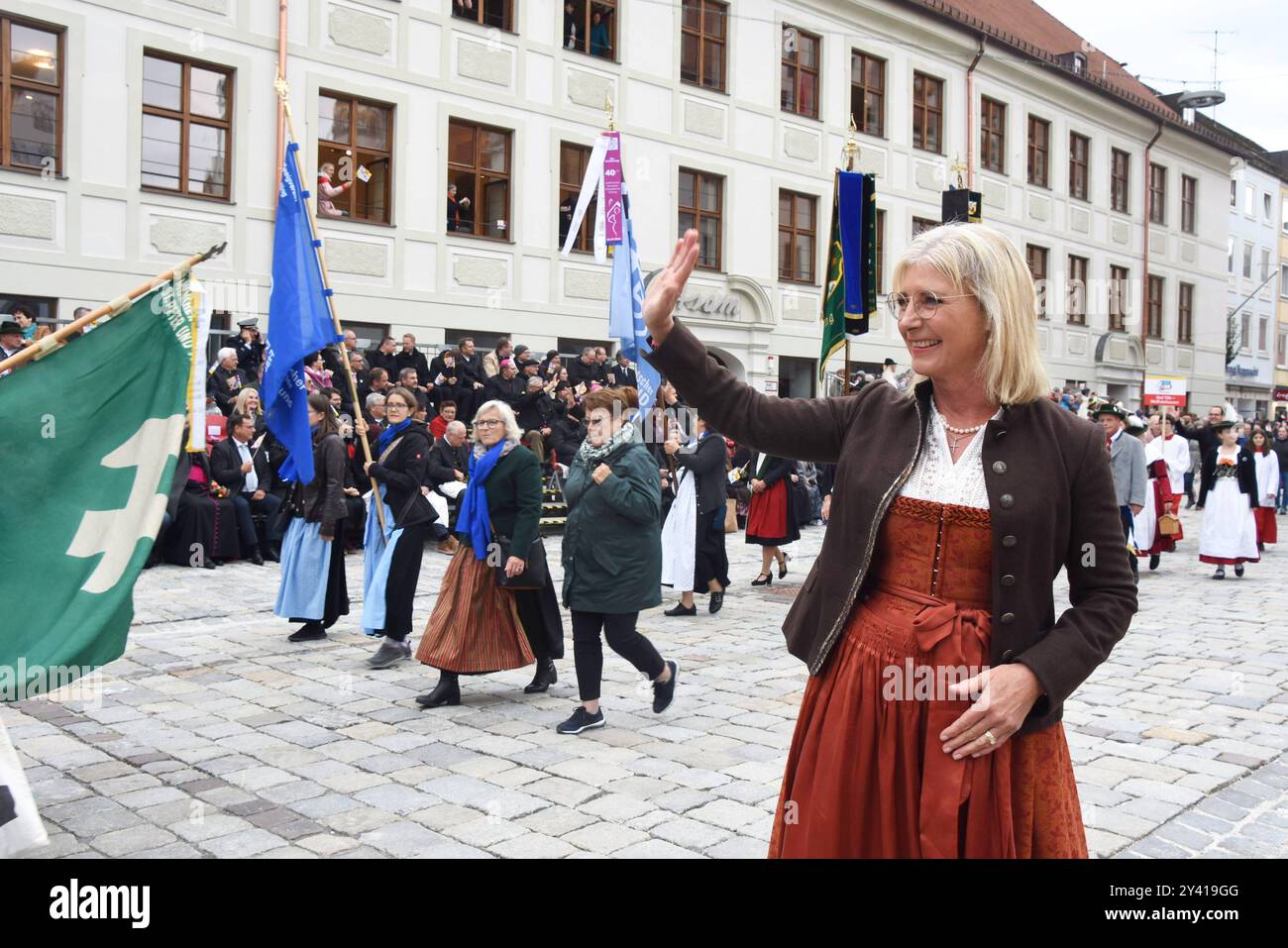 Ulrike Scharf Ministerin Mit Festzug Teilnehmern Freising 15.09.2024 ...