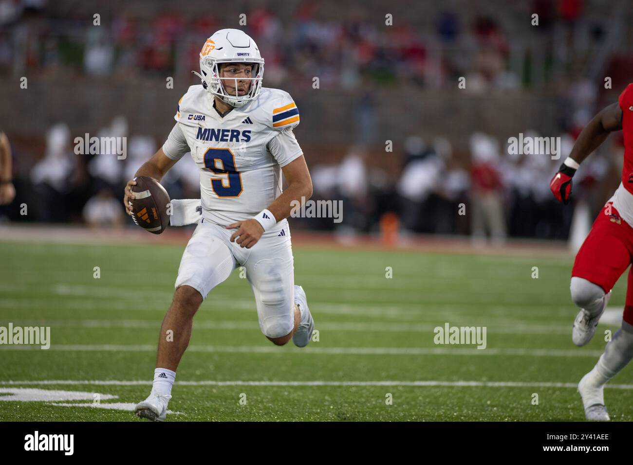 Lynchburg, VA, USA. 14th Sep, 2024. UTEP Miners quarterback Skyler ...