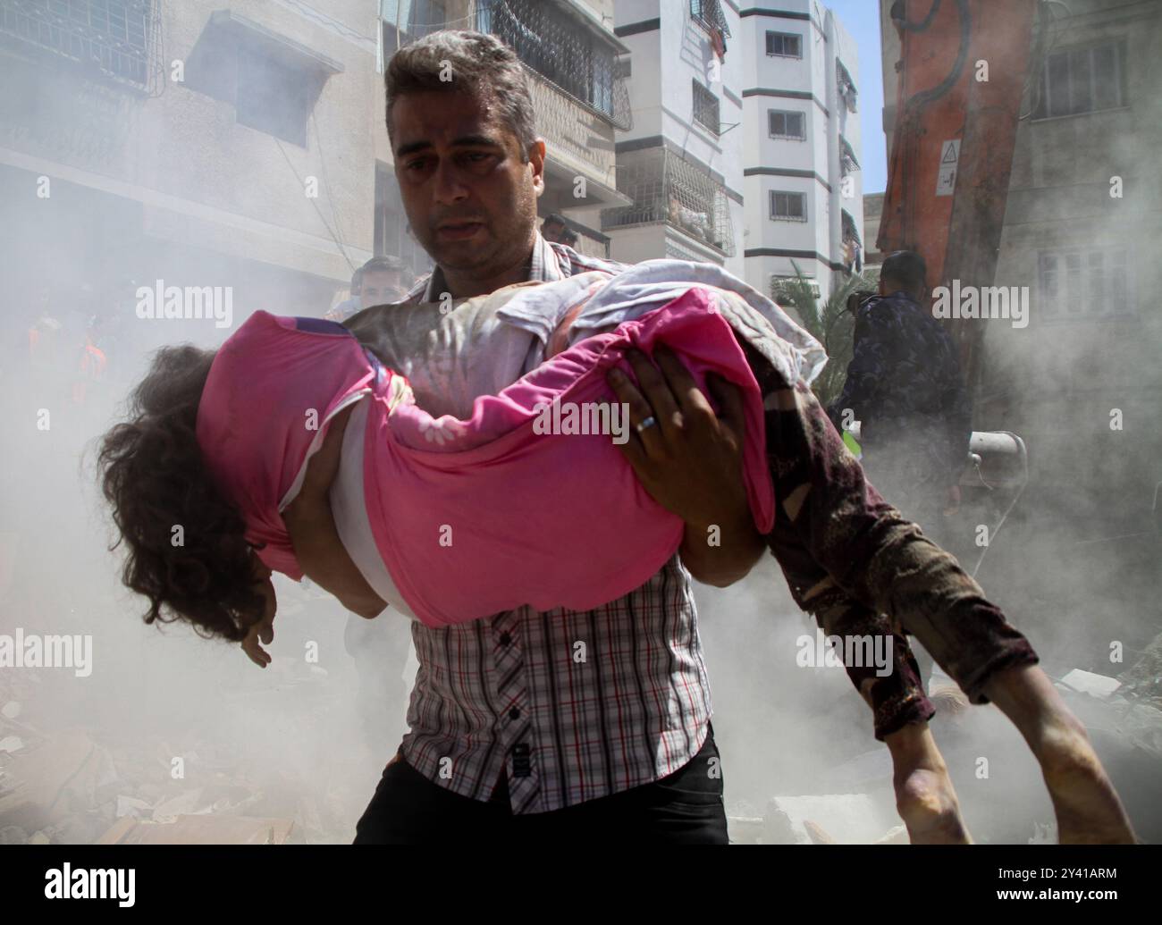 Crews palestinian civil defence hi-res stock photography and images - Alamy