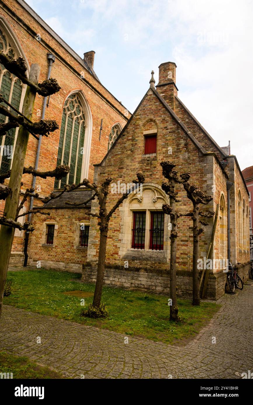 Brick side chapel of Our Lady Church in Bruges, Belgium Stock Photo - Alamy