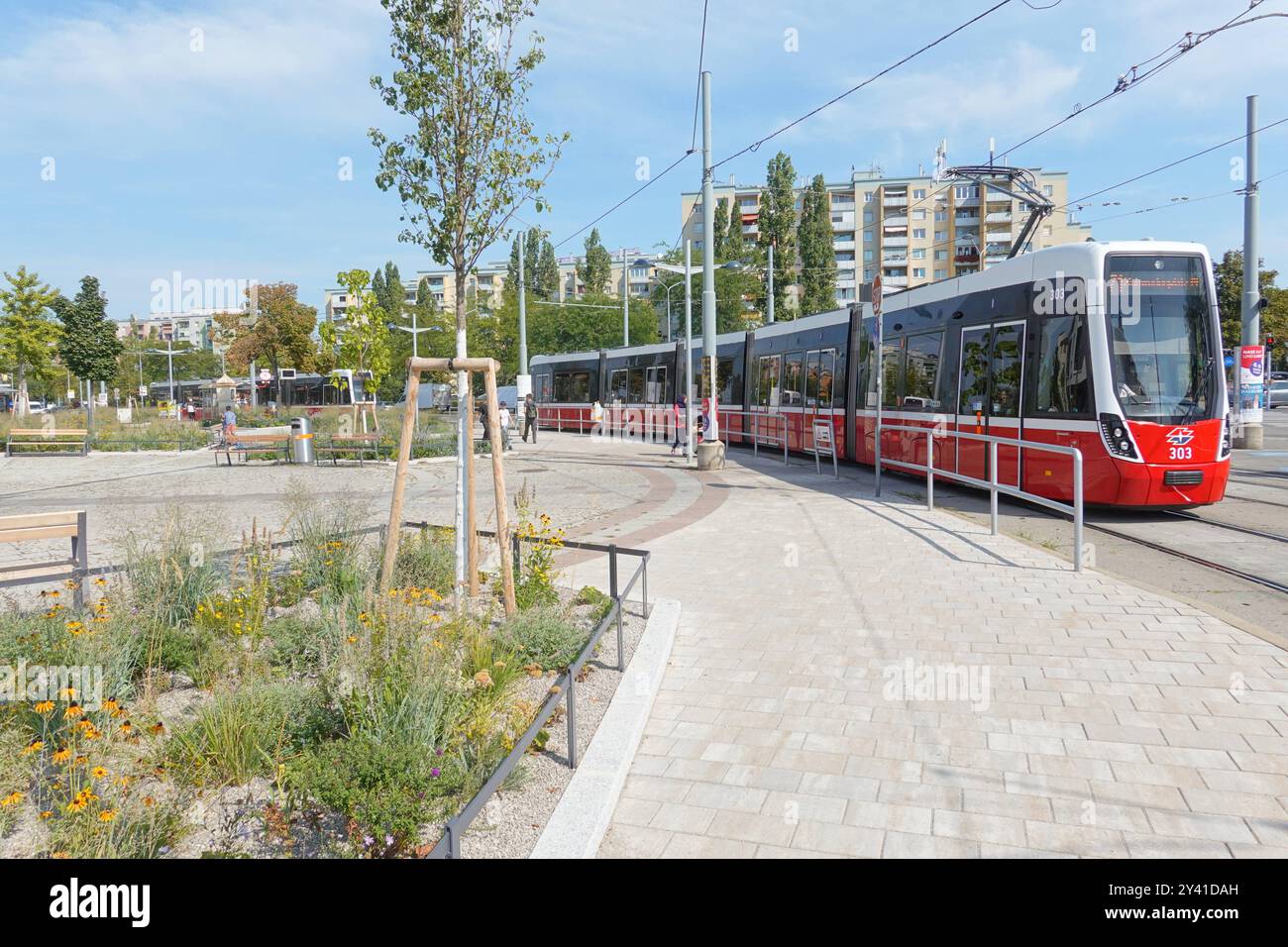 Wien Simmering, Klimafitter Platz // Vienna, Public Space, Greenery ...