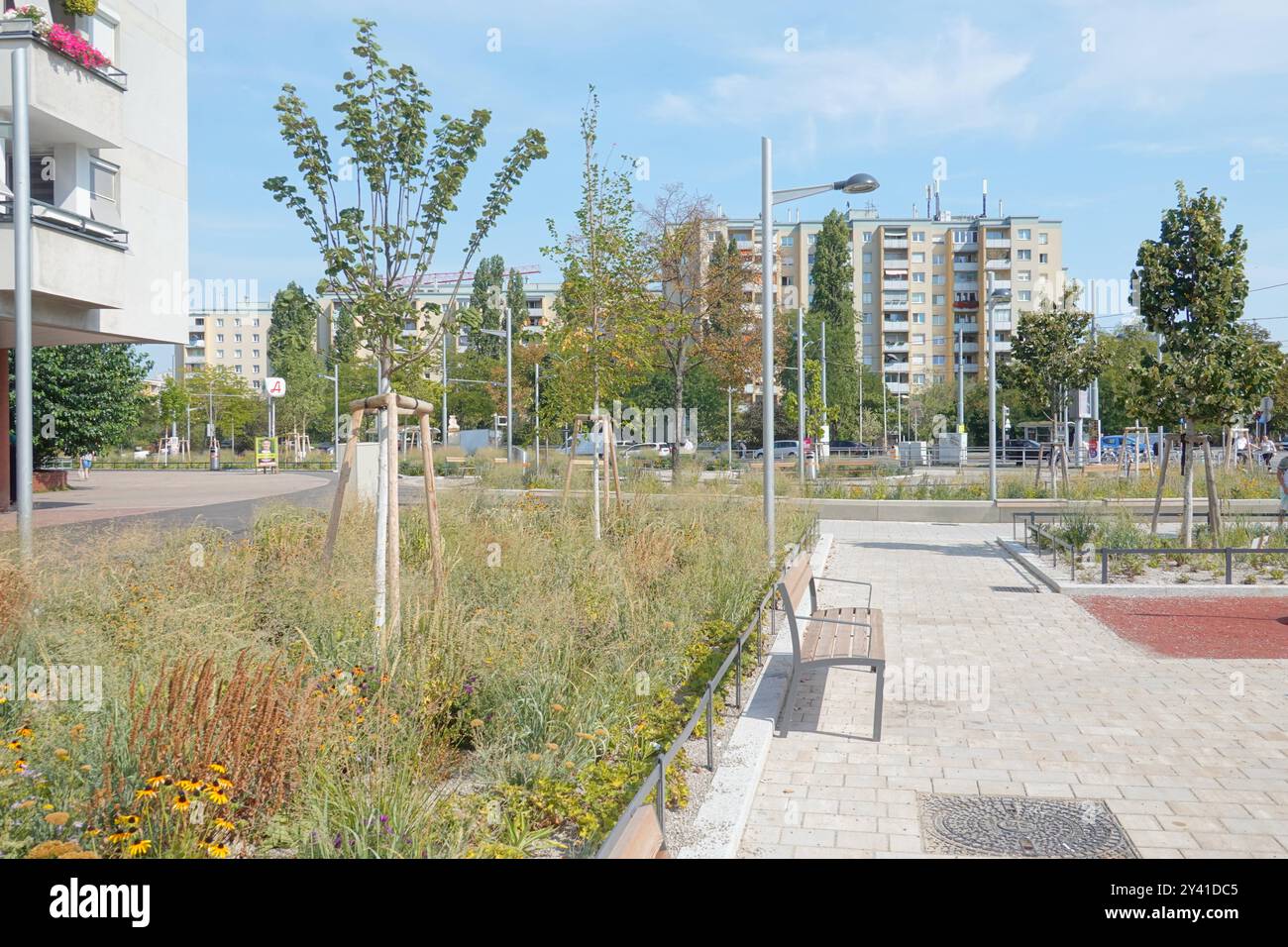 Wien Simmering, Klimafitter Platz // Vienna, Public Space, Greenery ...