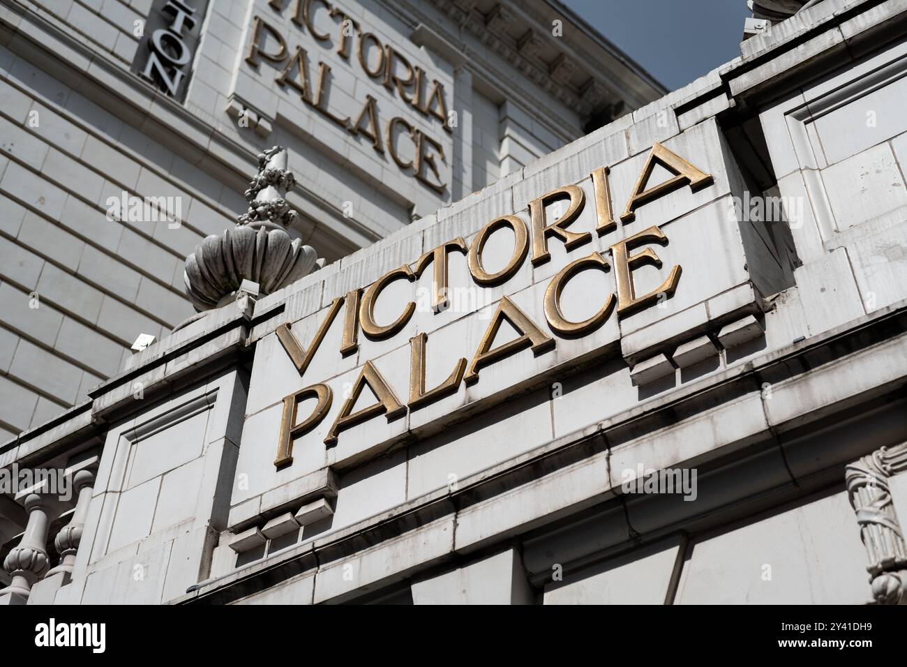 Victoria palace theatre in London Stock Photo - Alamy