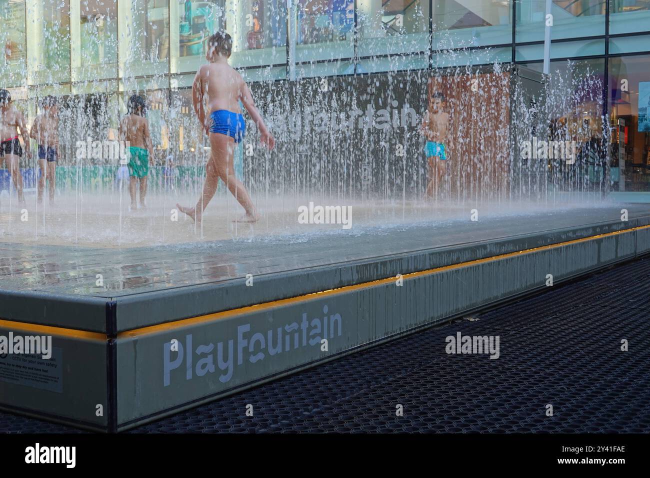 Linz, Temporärer Spielbrunnen // Linz, Temporary Water Playground ...
