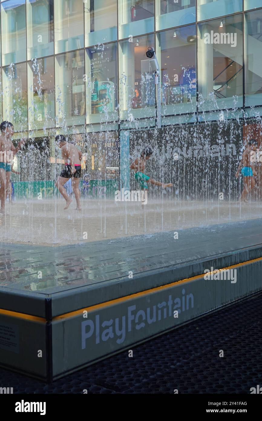 Linz, Temporärer Spielbrunnen // Linz, Temporary Water Playground ...