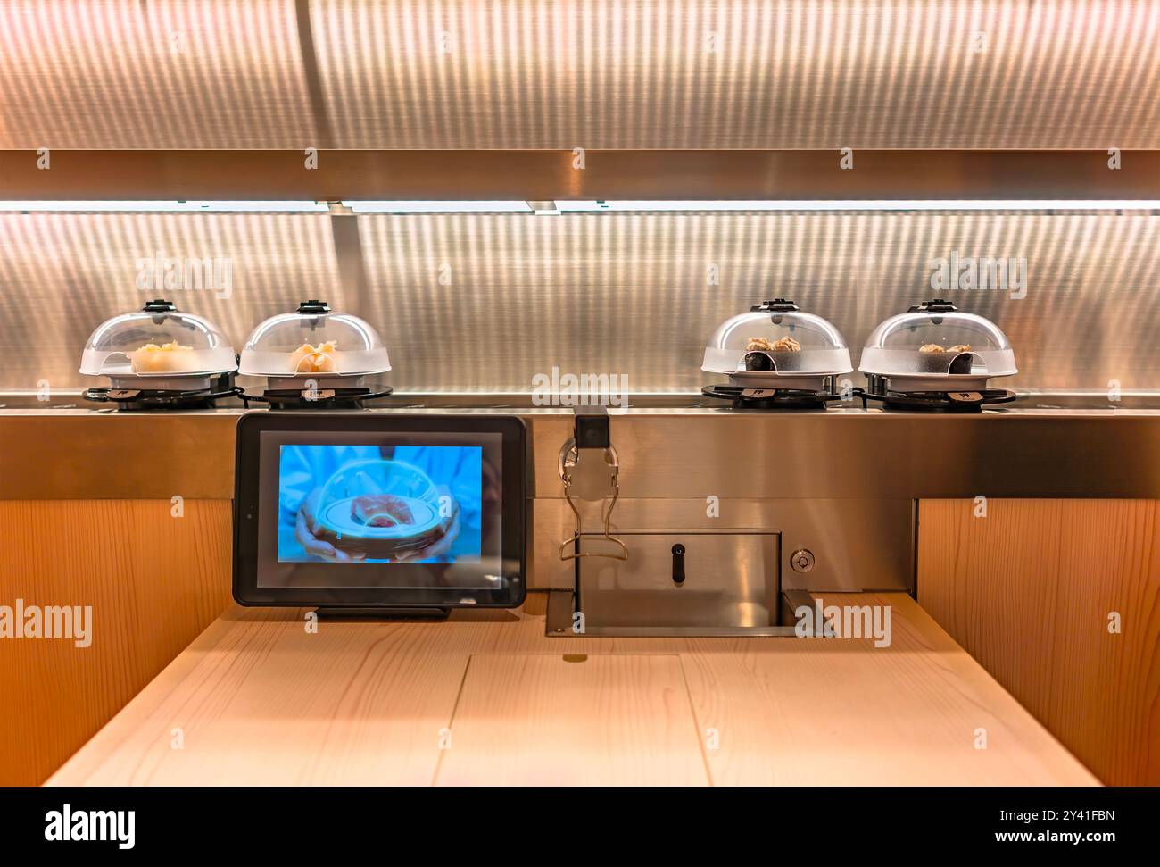 Moving sushi restaurant hi-res stock photography and images - Alamy