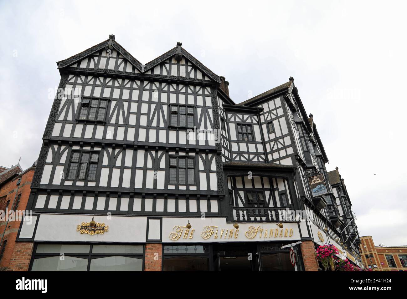 Tudor revival architecture hi-res stock photography and images - Alamy