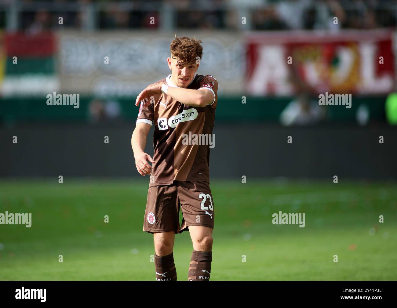 Philipp treu fc st pauli stehend hi-res stock photography and images ...