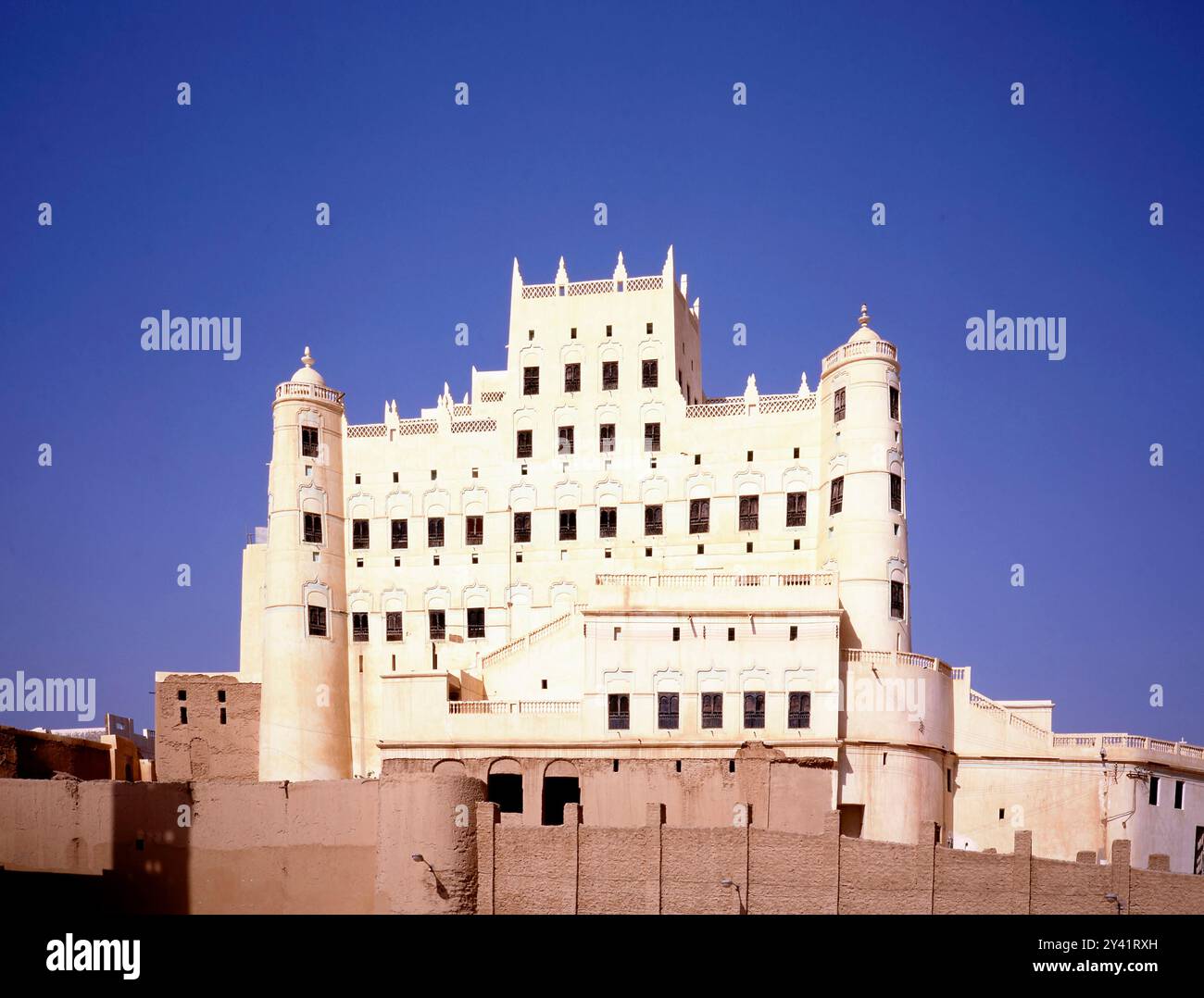 Sultans Palace, Seyun, Wadi Hadramaut, Yemen with a clear blue sky and ...