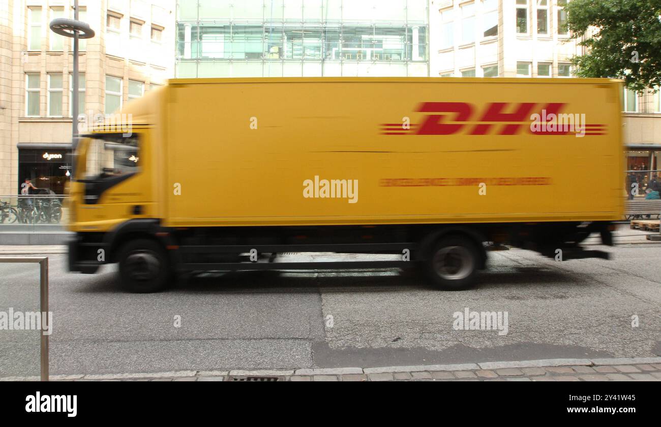 Dhl express lkw hi-res stock photography and images - Alamy