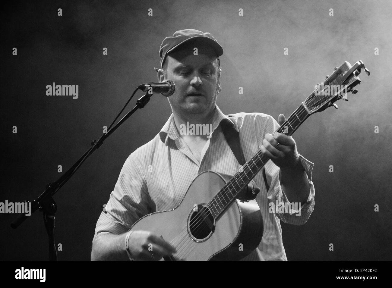 James yorkston concert hi-res stock photography and images - Alamy