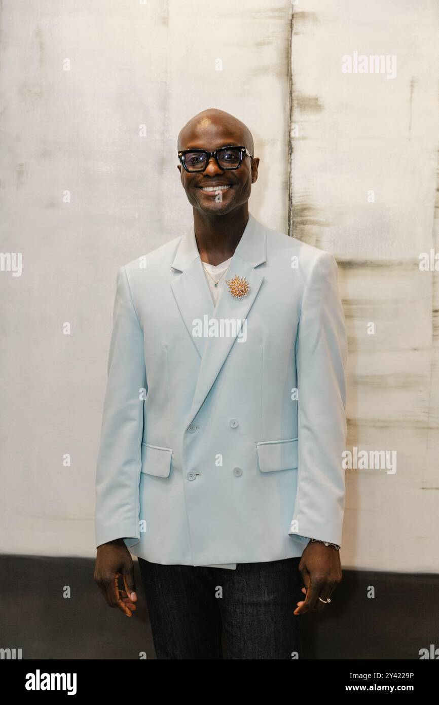 Contemporary artist loisir gallery hi-res stock photography and images ...