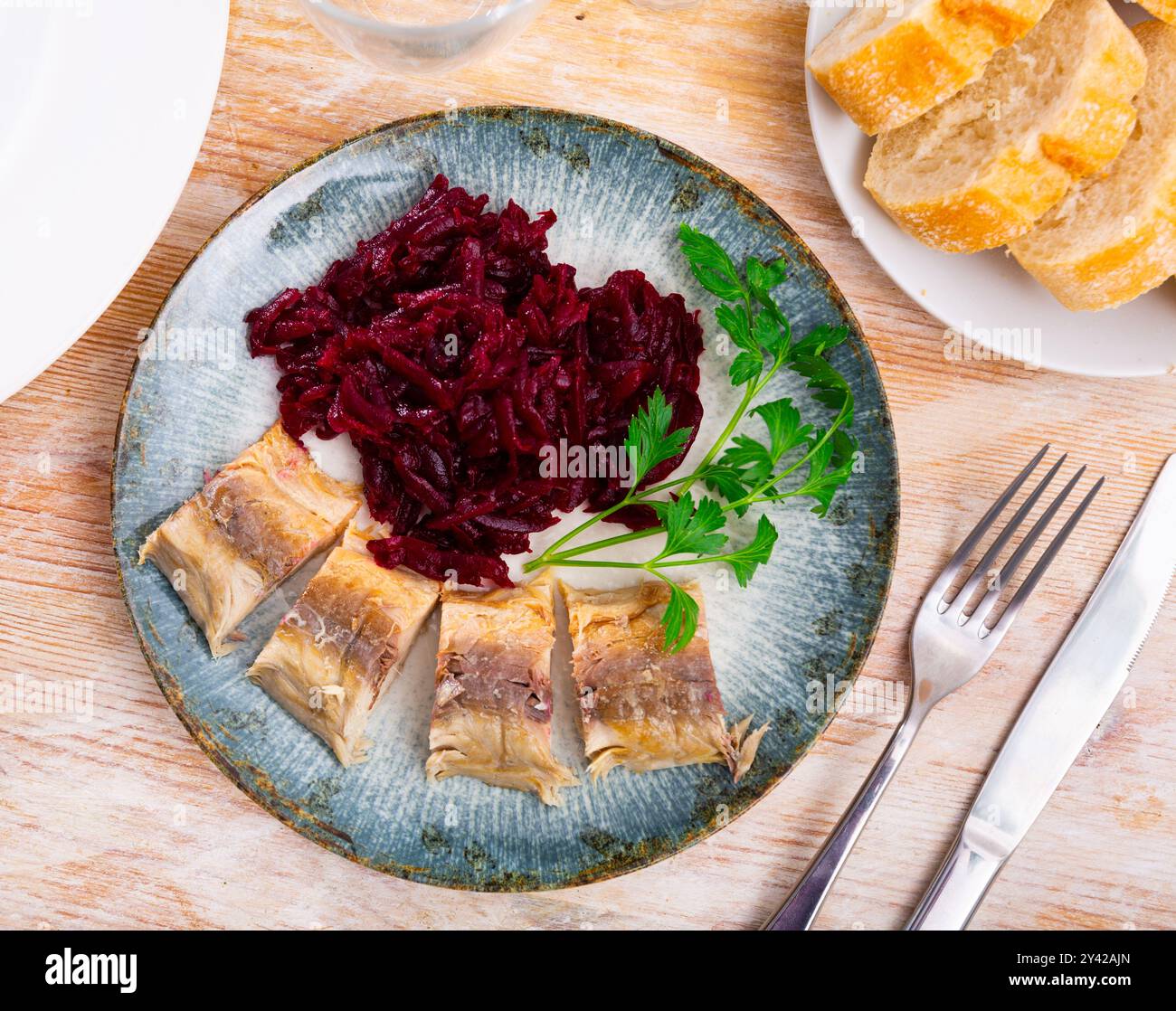 Smoked mackerel served with grated beetroot Stock Photo - Alamy Smoked mackerel served with grated beetroot Stock Photo - Alamy