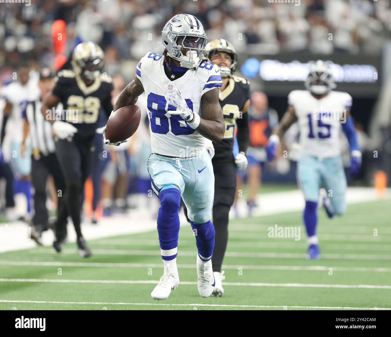 Ceedee lamb cowboys hi-res stock photography and images - Alamy