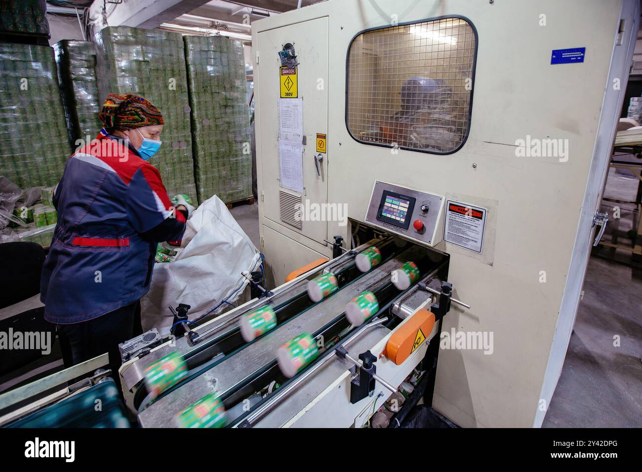 Toilet paper production line. Worker with conveyor Stock Photo - Alamy